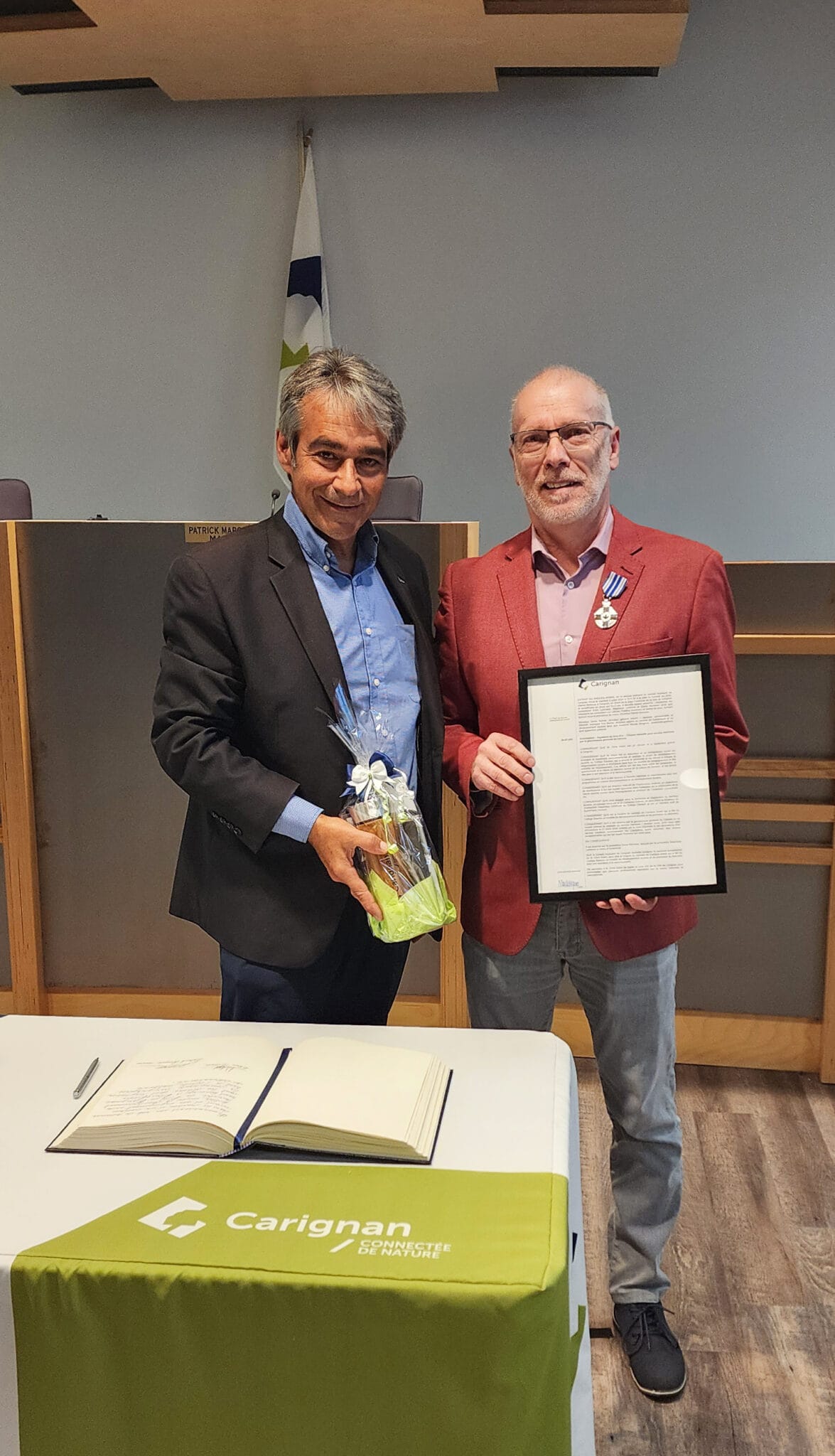 La Ville de Carignan rend hommage à M. Chris Adam – Ville de Carignan